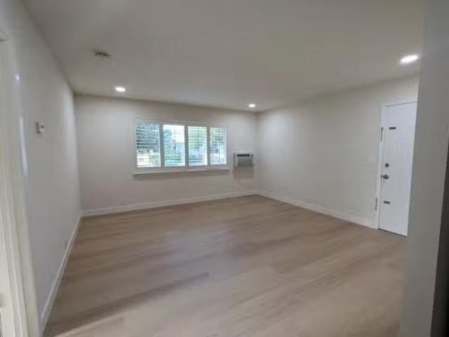 1645 Palm Ave, Redwood City, CA 94061