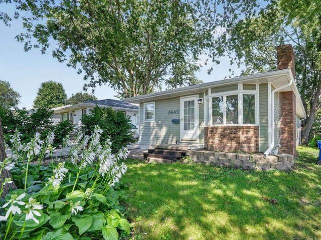 1645 Plymouth Ave, Waterloo, IA 50702