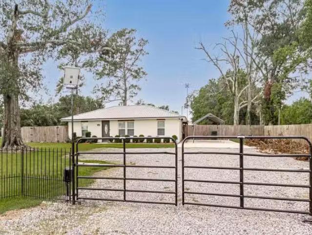 16463 JOE SEVARIO RD, PRAIRIEVILLE, LA 70769 Single Family Res.