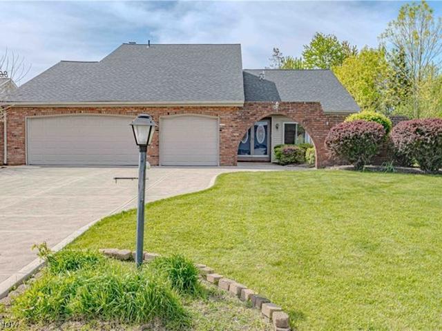 16461 S Red Rock Dr, Strongsville, OH 44136