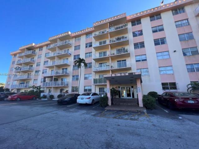 16465 NE 22nd Ave #618, North Miami Beach, FL 33160