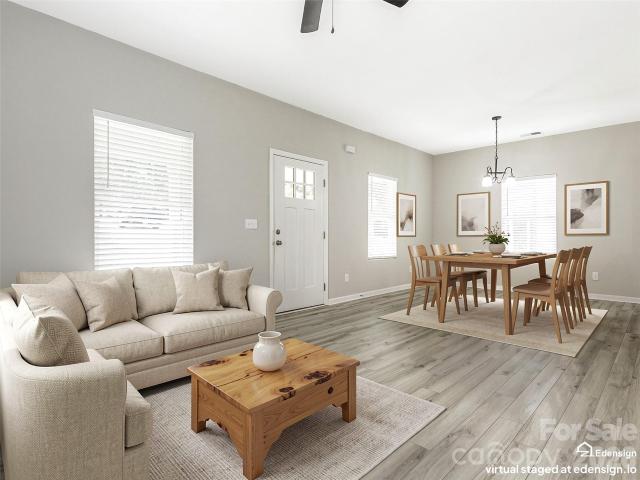 1646 Main Street W
