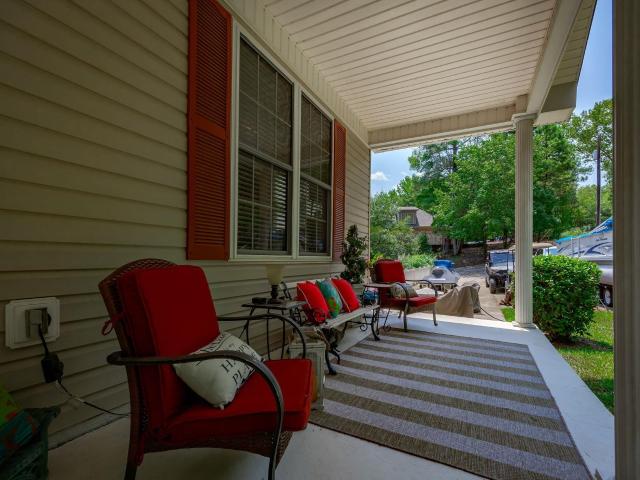 1646 Ginkgo Trail