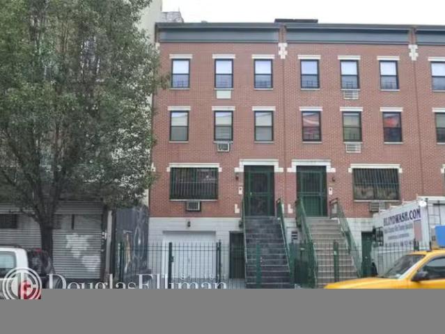 16477846 228 E 112th St