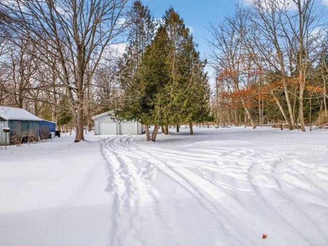 1647 N Huron Road