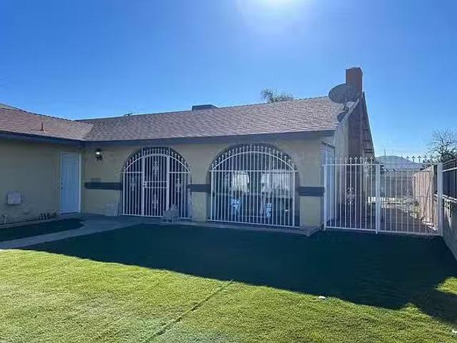 16481 Holly Dr Houses in Fontana, CA