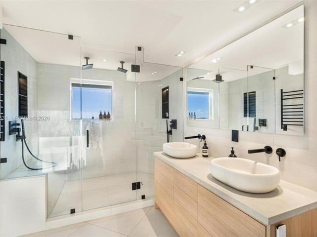 16485 Collins Ave Apt 2438, Sunny Isles Beach, FL 33160