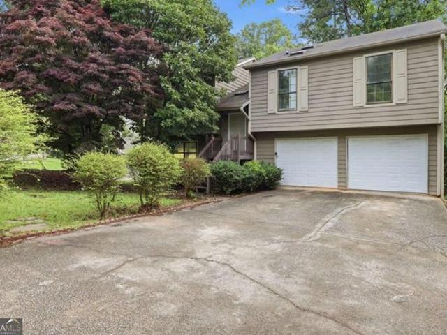 1648 Olde Oak Dr, Lithia Springs, GA 30122
