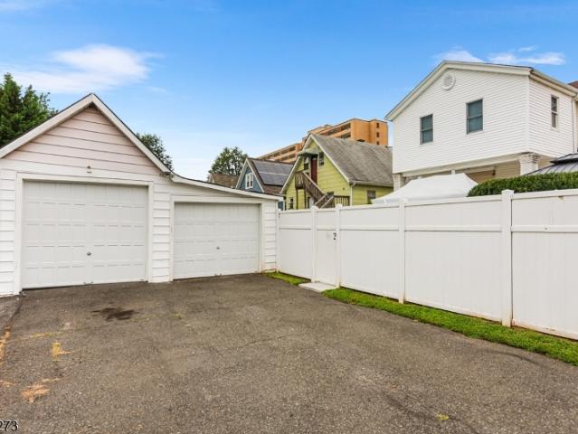 1648 Dill Ave