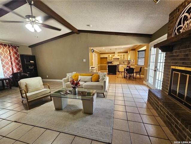 1648 Eastwood Dr, Seguin, TX 78155