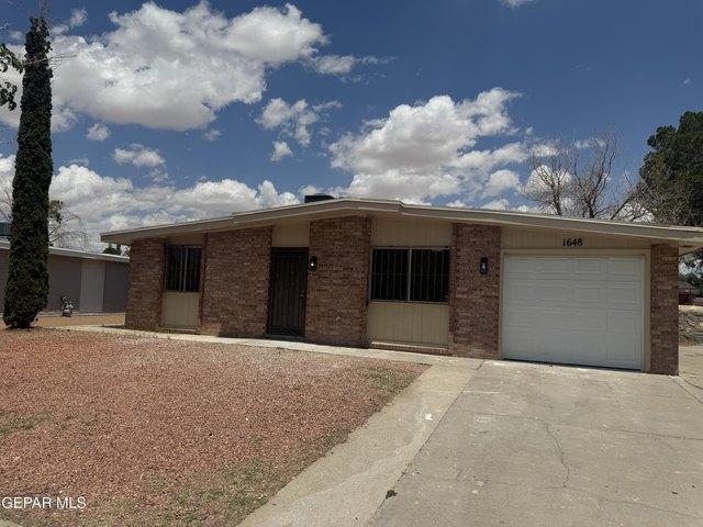 1648 Phil Gibbs Dr, El Paso, TX 79936