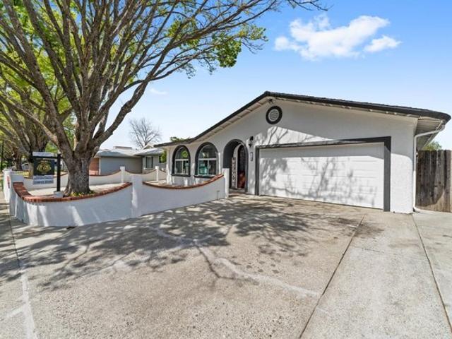 1649 California Dr, Vacaville, CA 95687