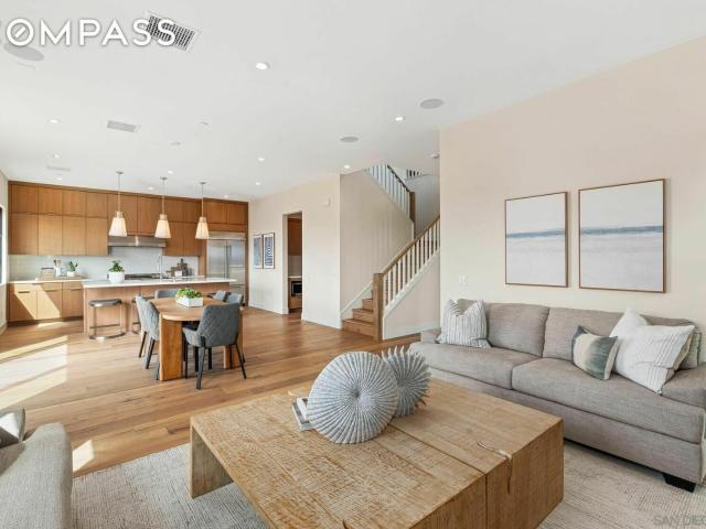 1649 Hunsaker St, Oceanside, CA