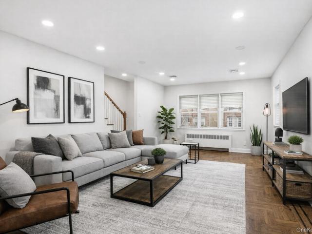 1649 Lurting Avenue | Compass