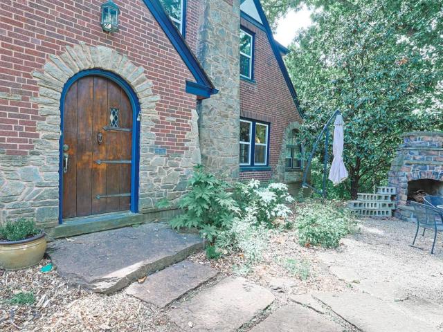 1649 Robinson Circle