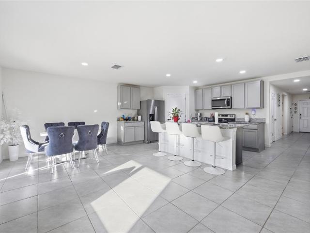 16402 SW 17th Terr Rd, Ocala, FL 34473 | MLS #OM720319