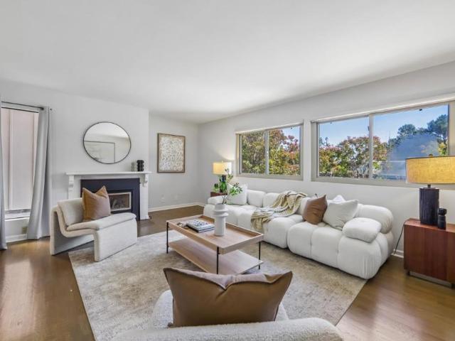 1640 Bayridge Way