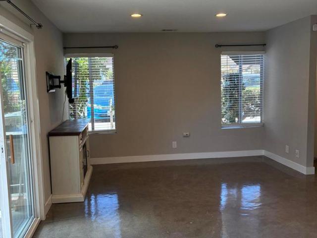 1640 Parakeet Court
