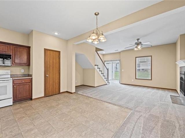 1640 SW Madison St, Lee's Summit, MO 64081