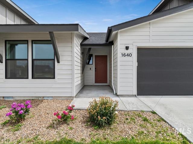 1640 SW Accipiter Pl
