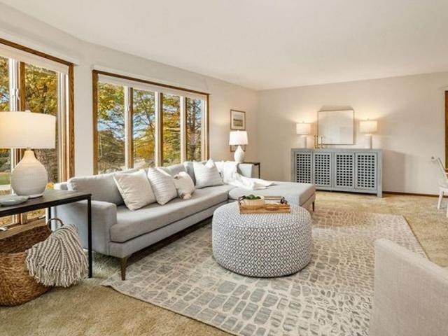 1640 Skyline Dr, Cedarburg, WI 53012