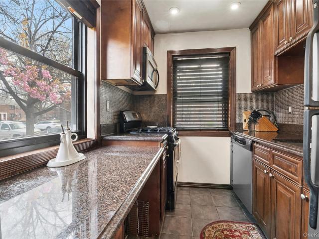 1640 th Street 6113