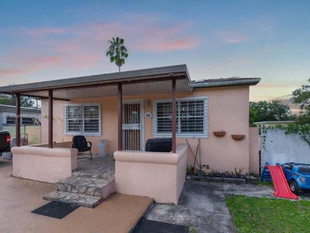 1640 113th Ter NW, Miami, FL 33167