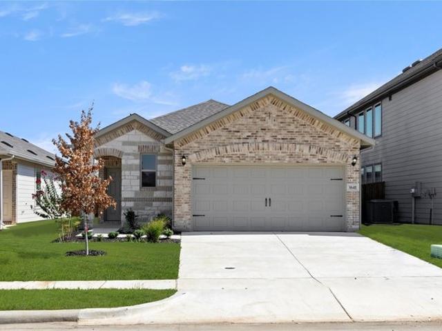1641 Meadow Crest Dr, Aubrey, TX 76227