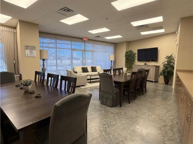 1641 W 15th Street 8 10