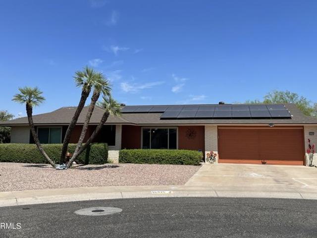 16425 N Meadow Park Dr, Sun City, AZ 85351