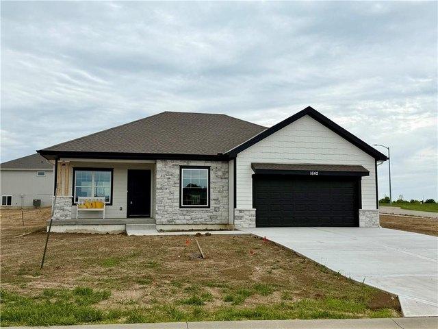 1642 N 157th Ter, Basehor, KS 66007