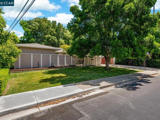 1642 Carriage Dr