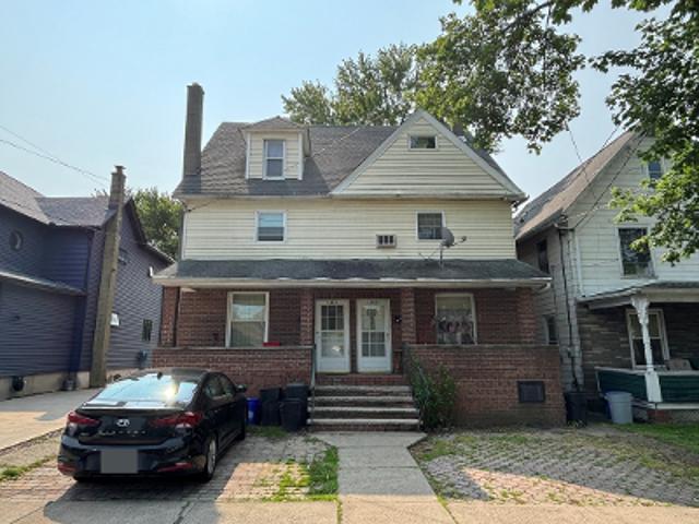 1642 Dickson Ave