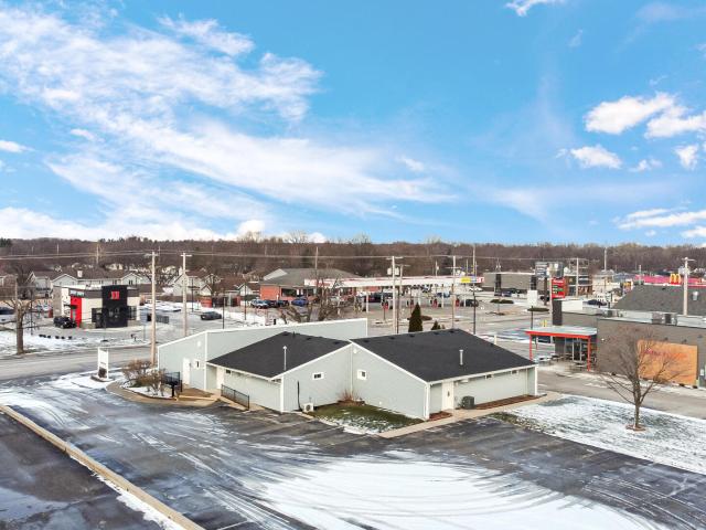 1642 E Commercial Avenue