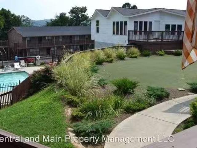 1642 Hillwood Dr