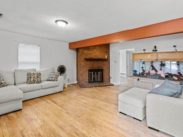 1642 red barn dr