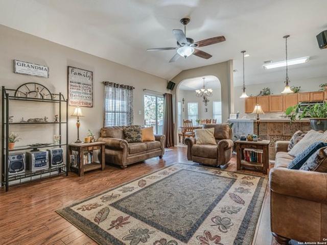 1642 Sunblossom Cir, New Braunfels, TX 78130