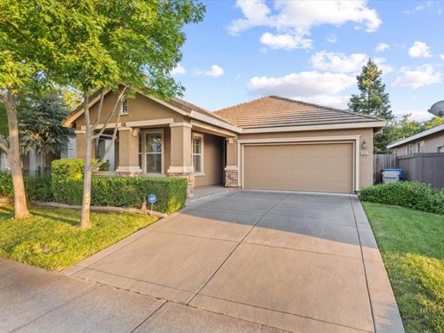 1642 Vosspark Way, Sacramento, CA 95835