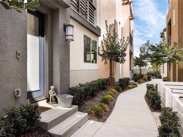 1642 W Saratoga Ln, San Pedro, CA 90732 | MLS #SB26102 | Compass