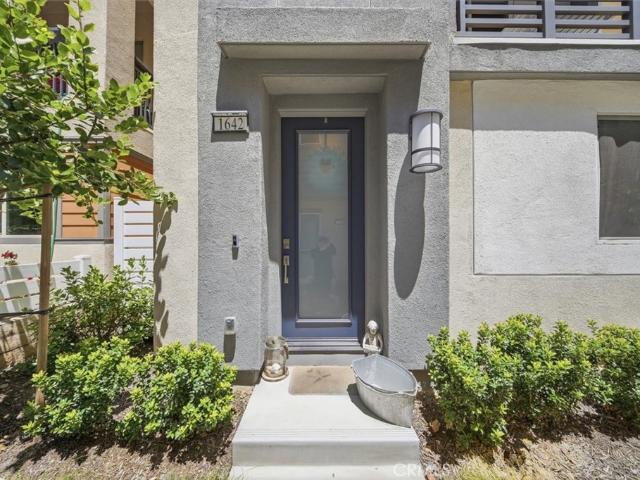 1642 W Saratoga Lane