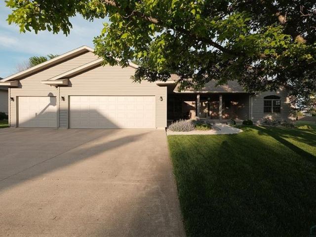 1642 4th Ave SE, Sioux Center, IA 51250