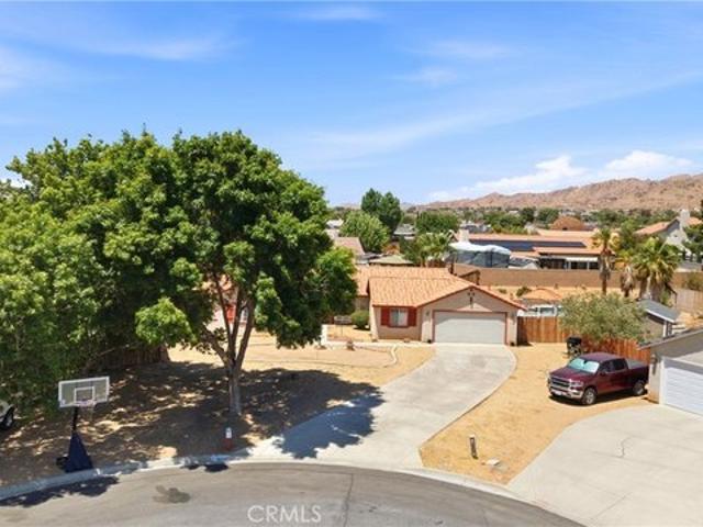 16433 Pauhaska Rd, Apple Valley, CA 92307