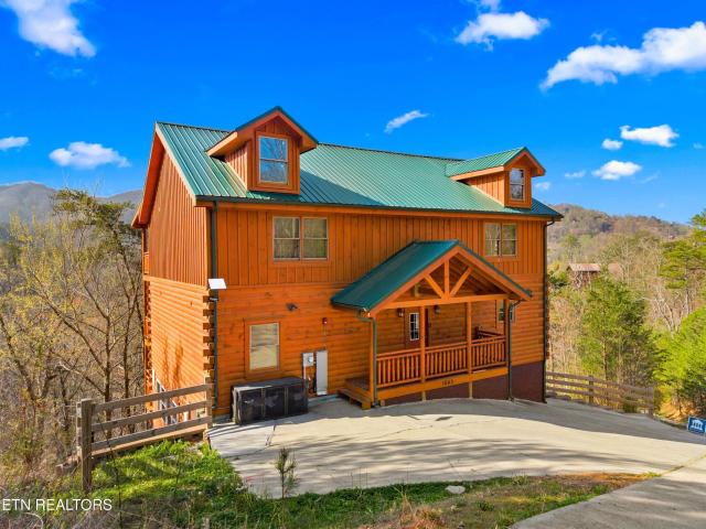 1643 Barn Door Lane