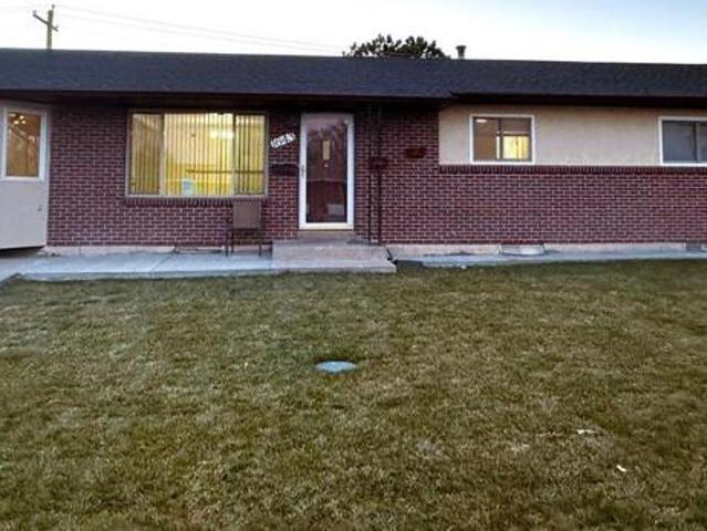 1643 Lynwood Ln, Pueblo, CO 81005
