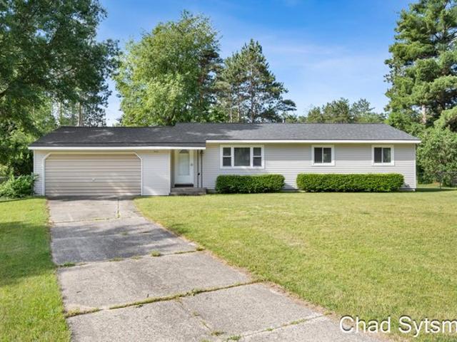 1643 Stonewood Dr SE, Lowell, MI 49331