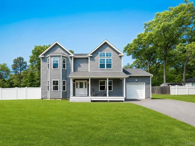 164 Chestnut St, Mount Sinai, NY 11766