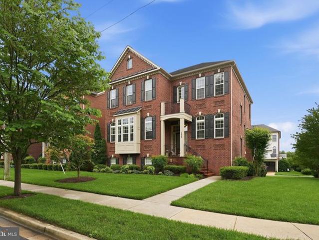 164 Crown Farm Dr, Gaithersburg, MD 20878