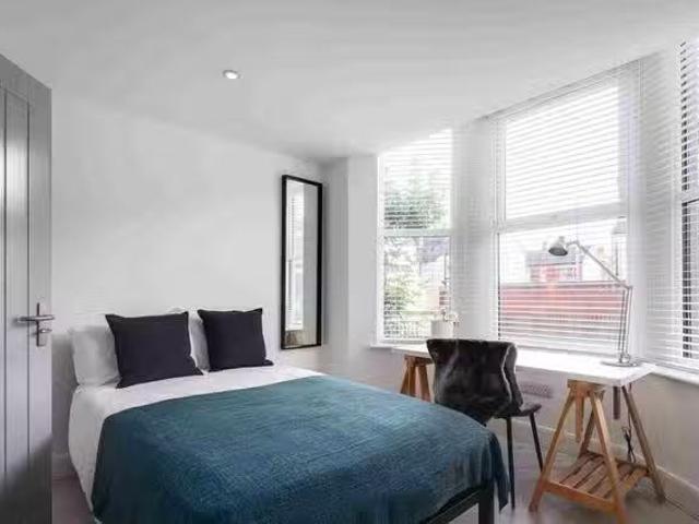 164 Alderson Road, L15 1 Beds 5 Baths