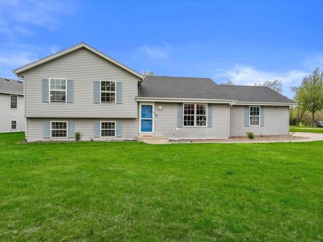 164 E Fairfield Dr, Oak Creek, WI 53154
