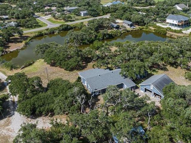 164 Fourth St, Rockport, TX 78382
